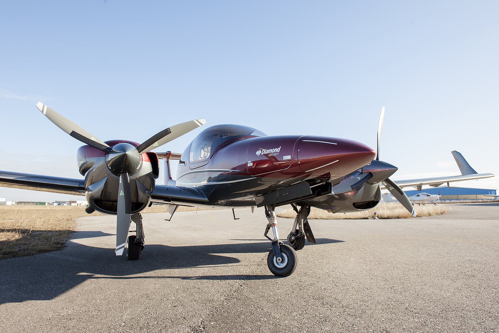 Charter Diamond DA42 private piston jets - Jet Rose